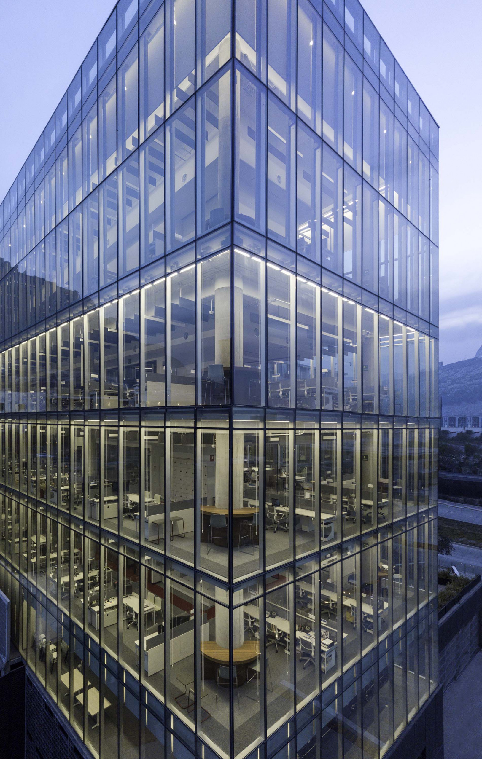 Un edificio horizontal a cambio de una torre - Arquine