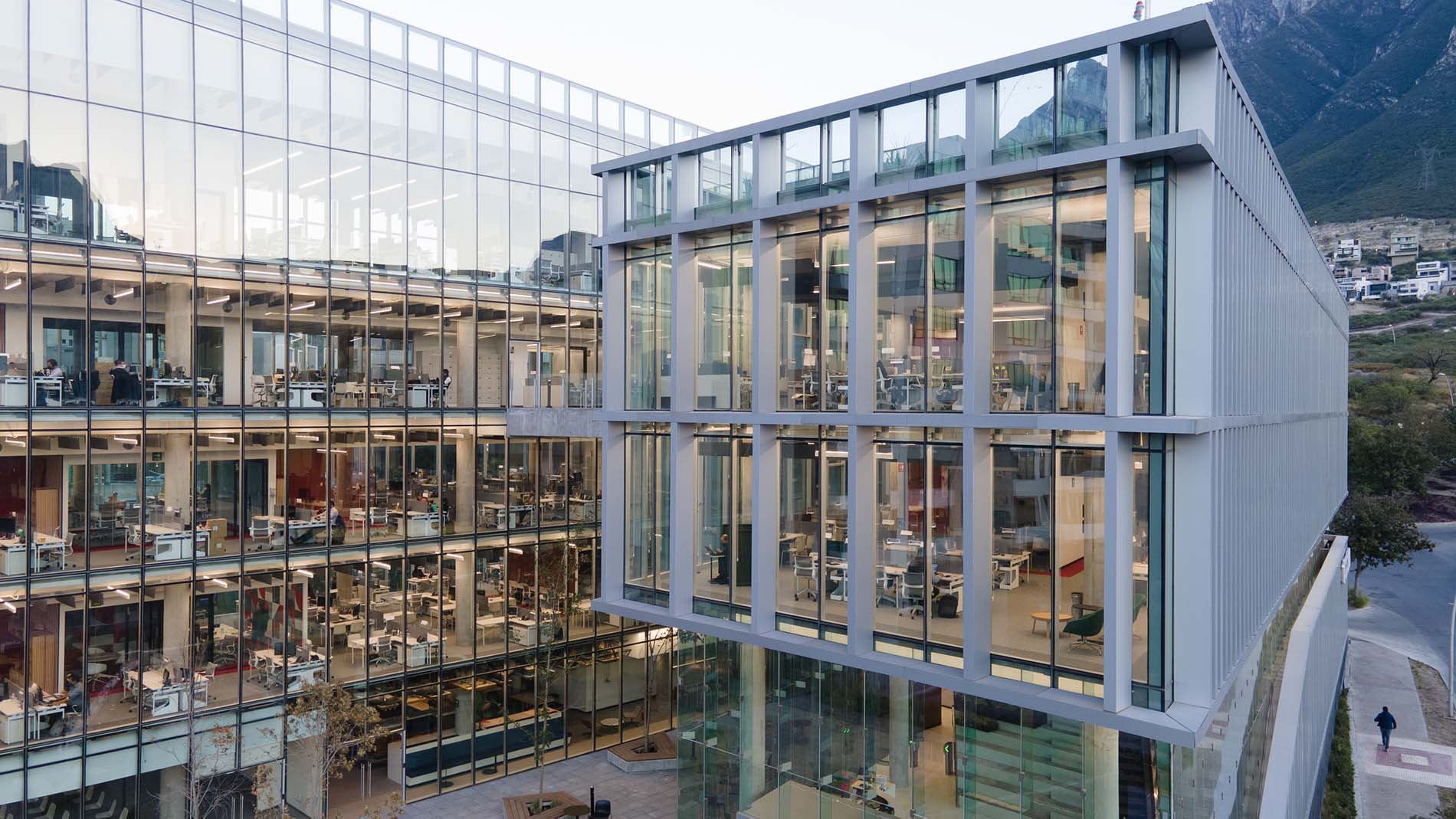 Un edificio horizontal a cambio de una torre - Arquine