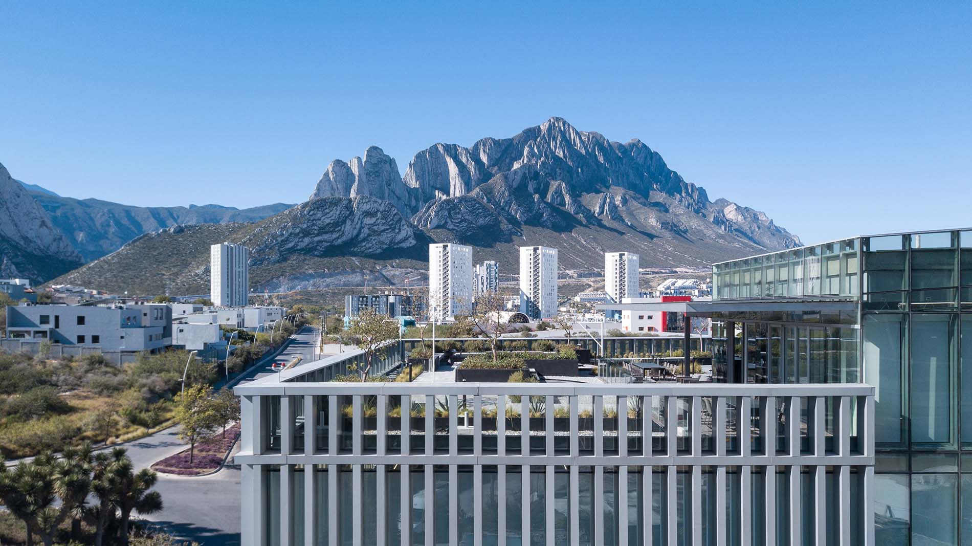 Un edificio horizontal a cambio de una torre - Arquine