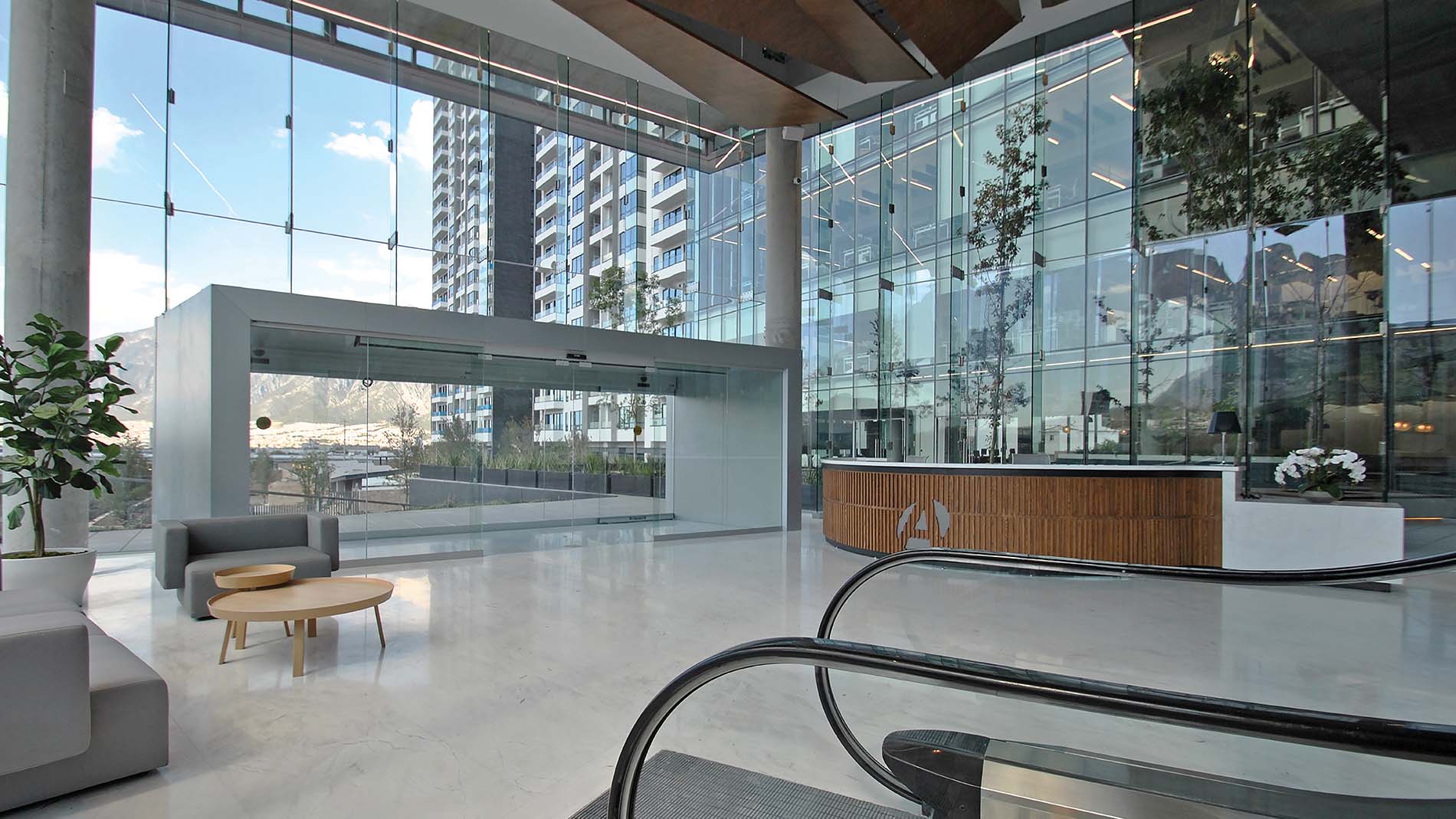 Un edificio horizontal a cambio de una torre - Arquine